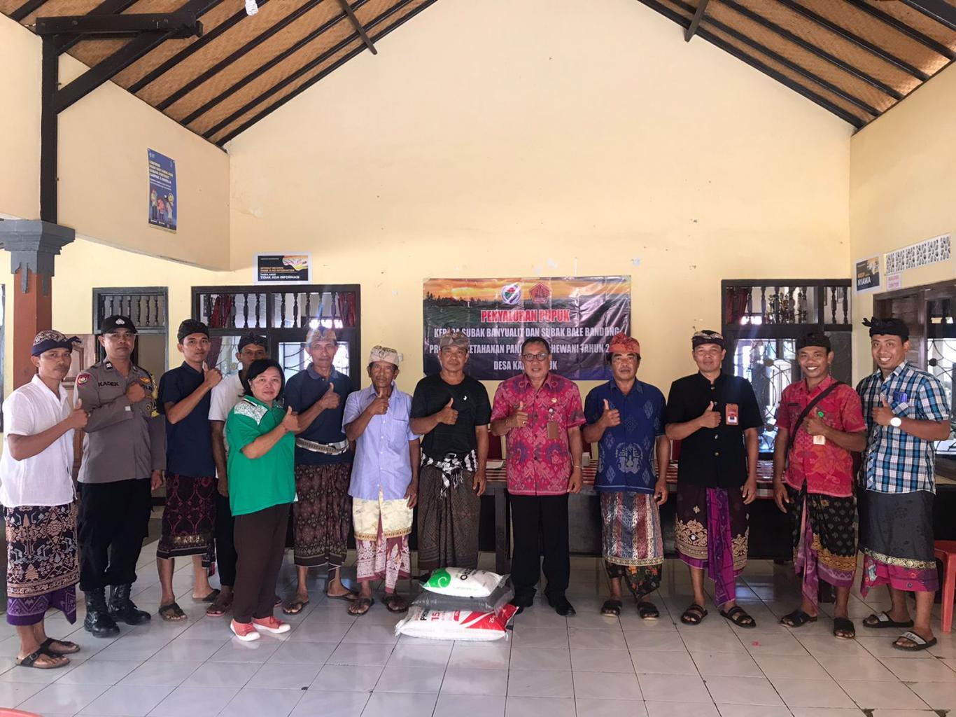 PENYALURAN PUPUK ORGANIK KEPADA SUBAK BANYUALIT DAN SUBAK BALE BANDUNG ...