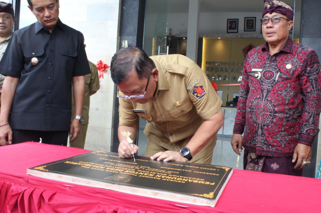 UPACARA PEMELASPAS & PERESMIAN KANTOR PERBEKEL KALIBUKBUK - Website ...